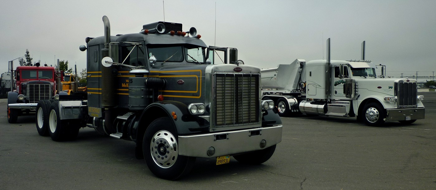 Photo: P1430834 334 359 389 | 75th Anniversary All Peterbilt Show ...