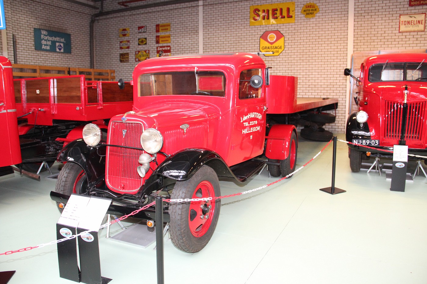 Photo: 1934 Ford Type 46-810 Tractor & 1951 DAF trailer 03 | DeHartogh ...