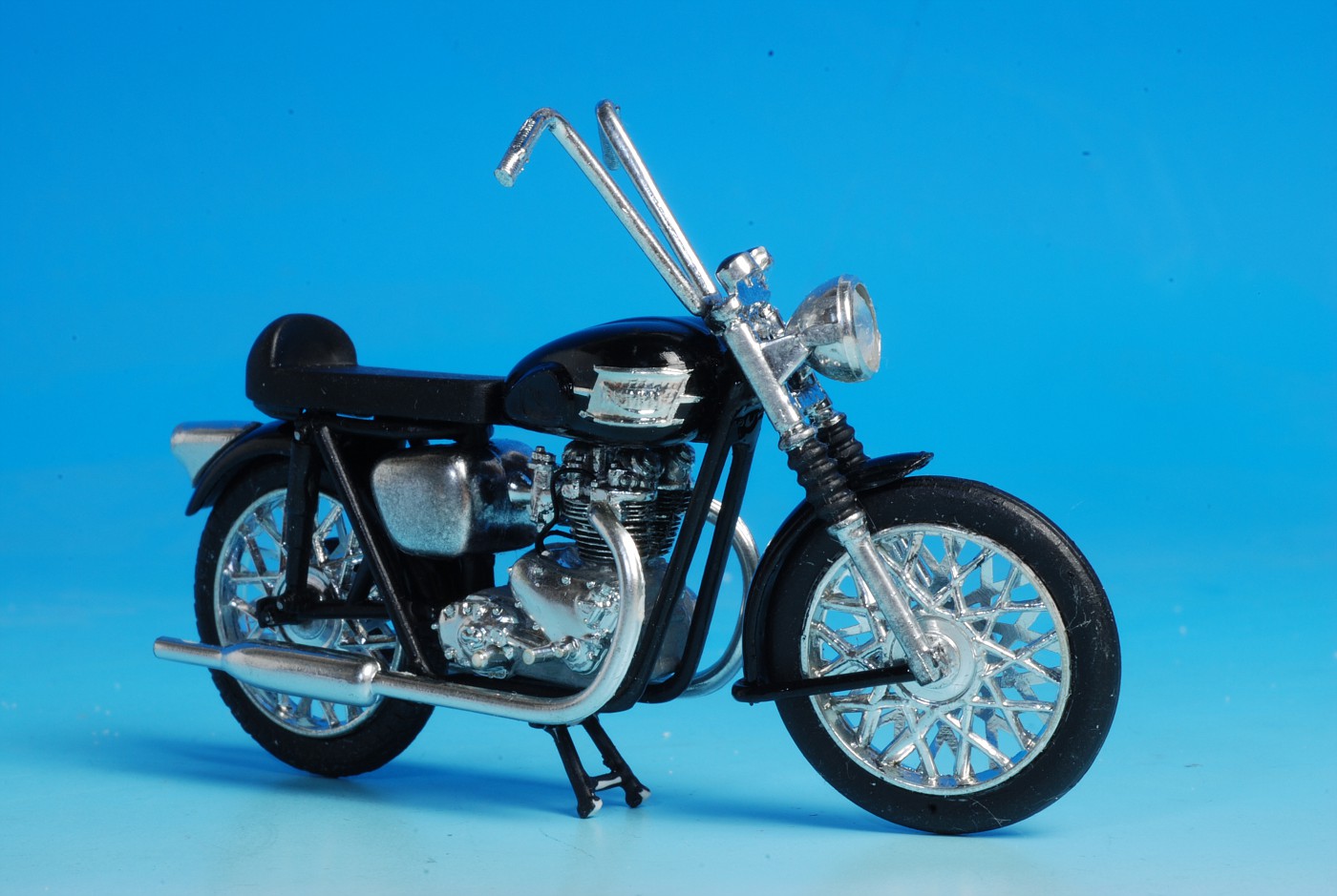Tim Boyd On-Line How-To #1: 1/25th Amt & Revell Triumph Cycles ...