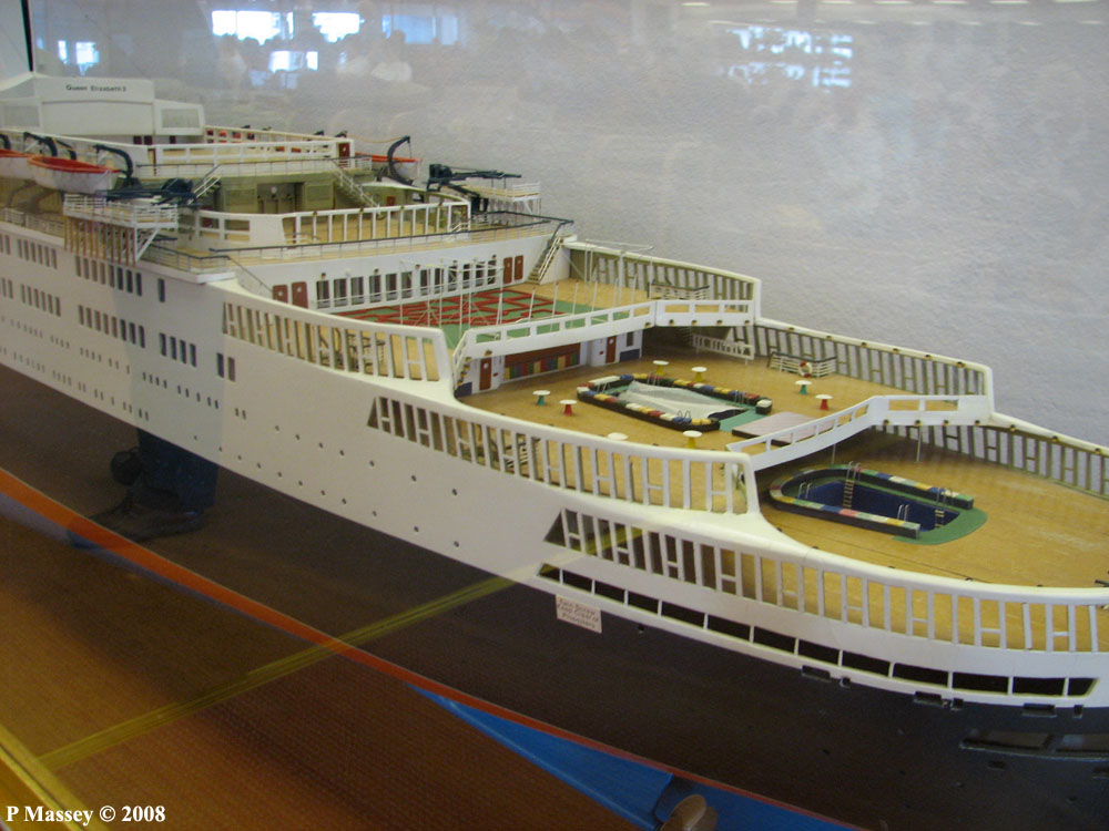 Photo: QE2 Model | QE2 & QM2 Models within QEII Terminal album | Magwa ...