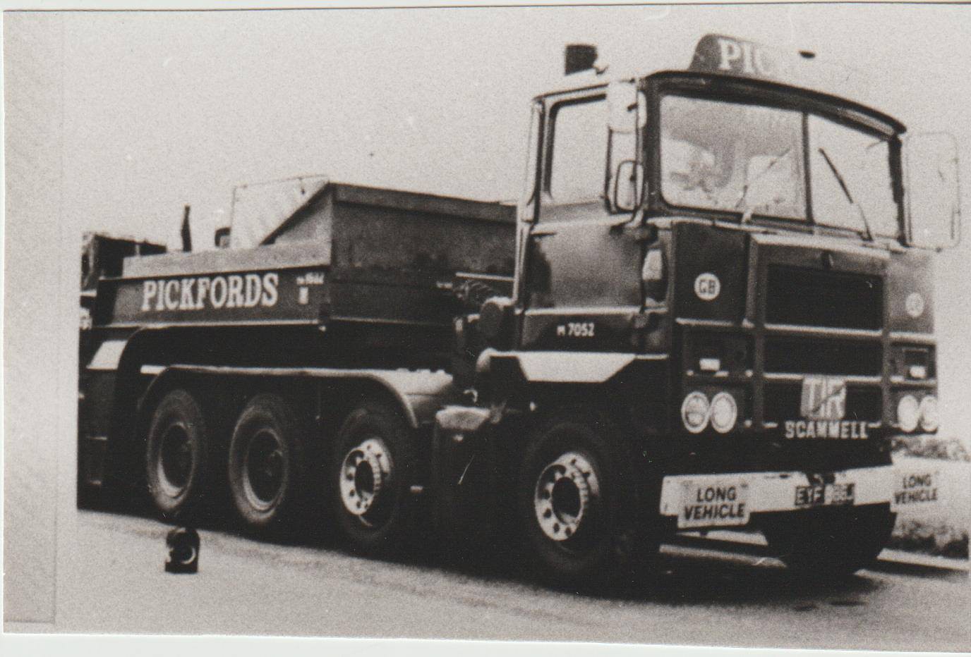 Photo: EYF866J (?) Scammell (Samson?) no. M7052 | Pickfords album ...