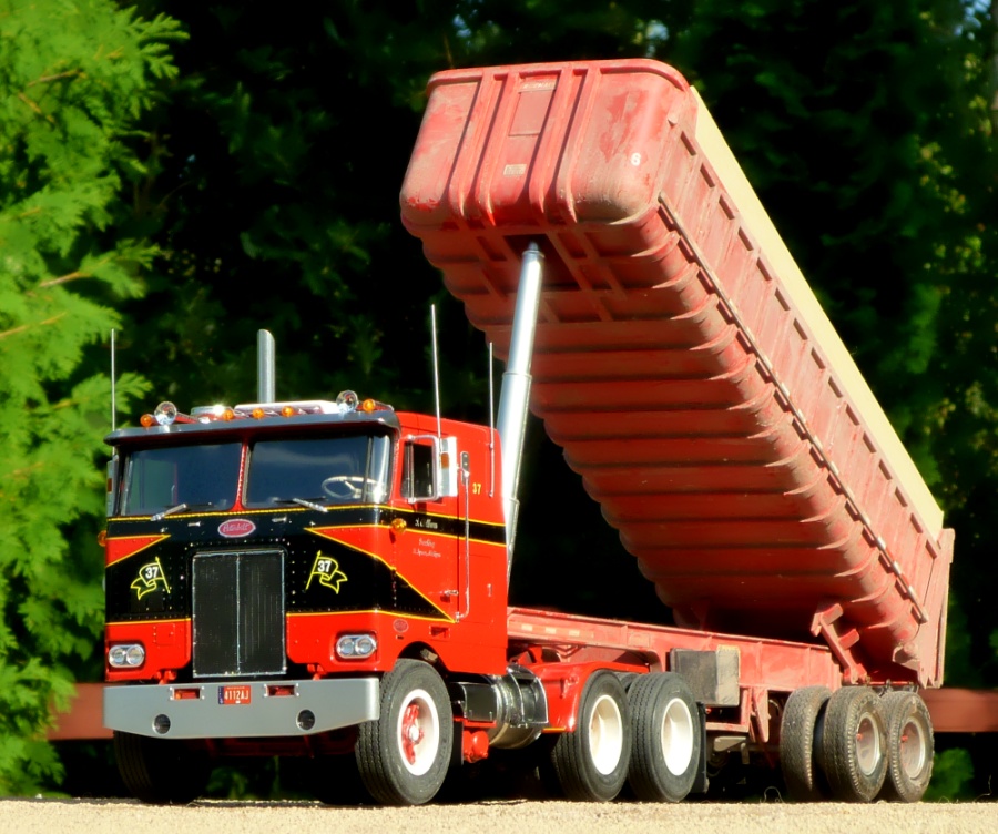 Custom Peterbilt 352