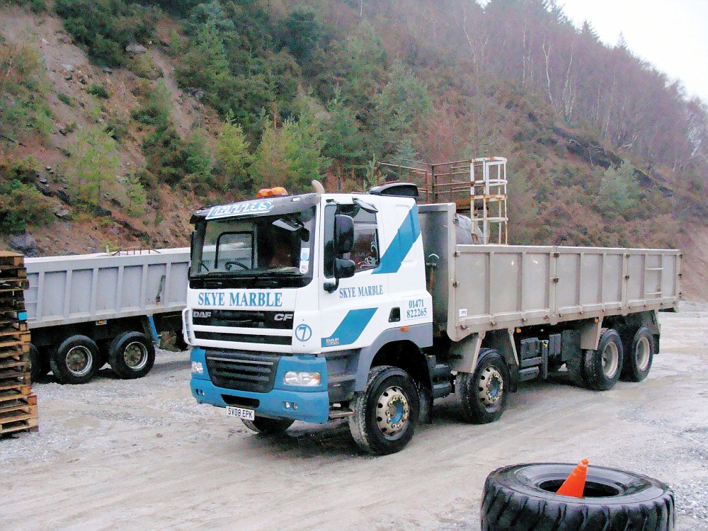 Photo: SV08 EPK DAF 85.410CF 8x4 rigid tipper | Skye Marble, Torrin ...