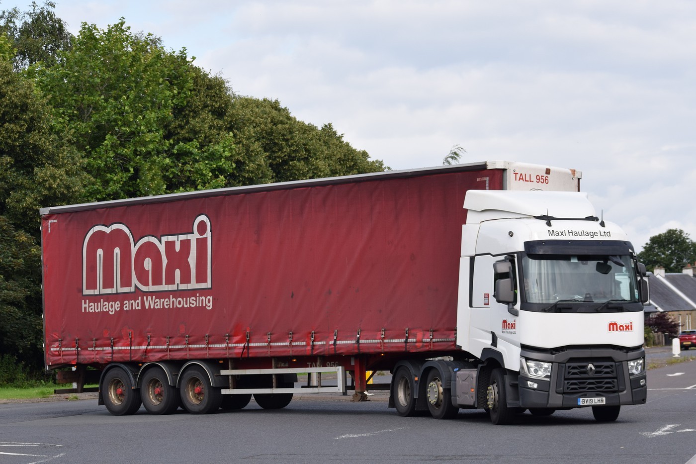 Maxi Haulage Logo