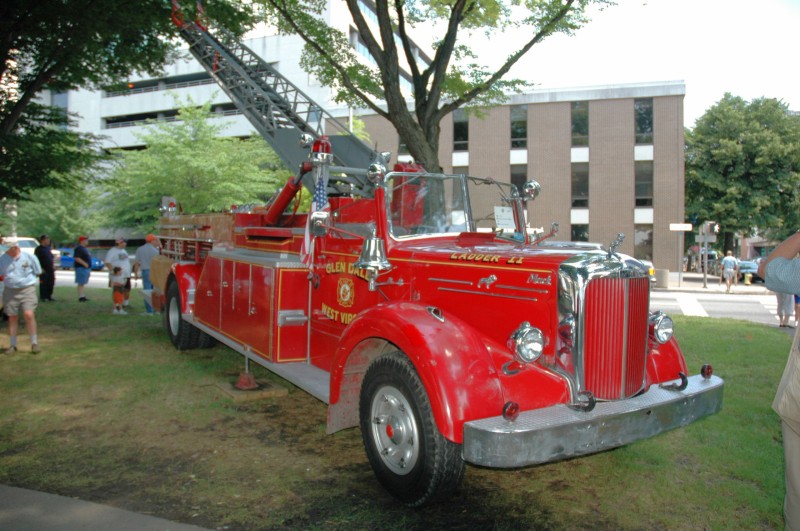 Photo: 1954 Mack Ladder Truck | Fire Truck Muster album | Daven | Fotki ...